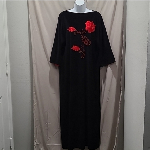 Olga | Dresses | Olga Vintage 7s Black Velvet Red Floral Embroidered ...